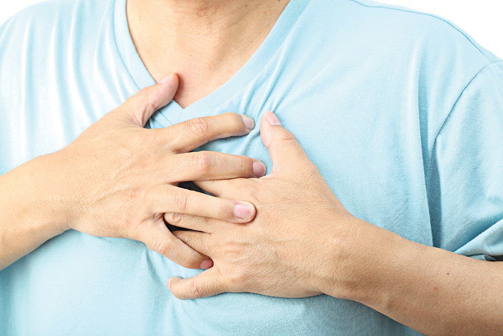 Is Constant Pain In The Chest Dangerous Vinmec