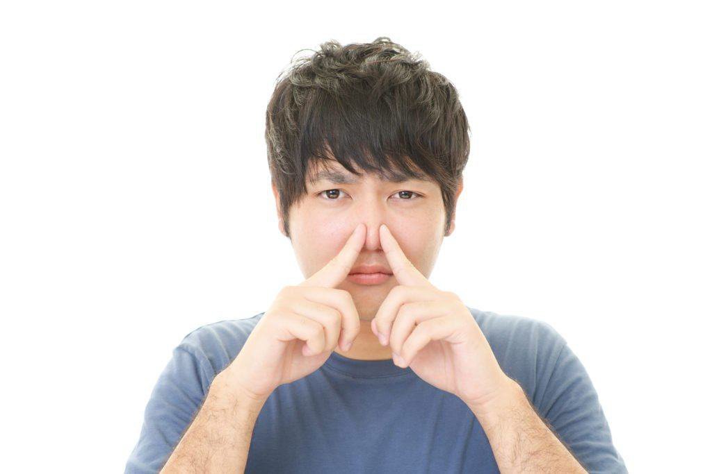 Is it normal to smell in your pants on your own? | Vinmec